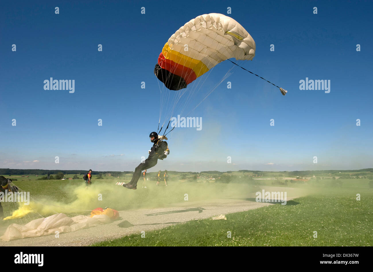 Parachute training school hi-res stock photography and images - Alamy