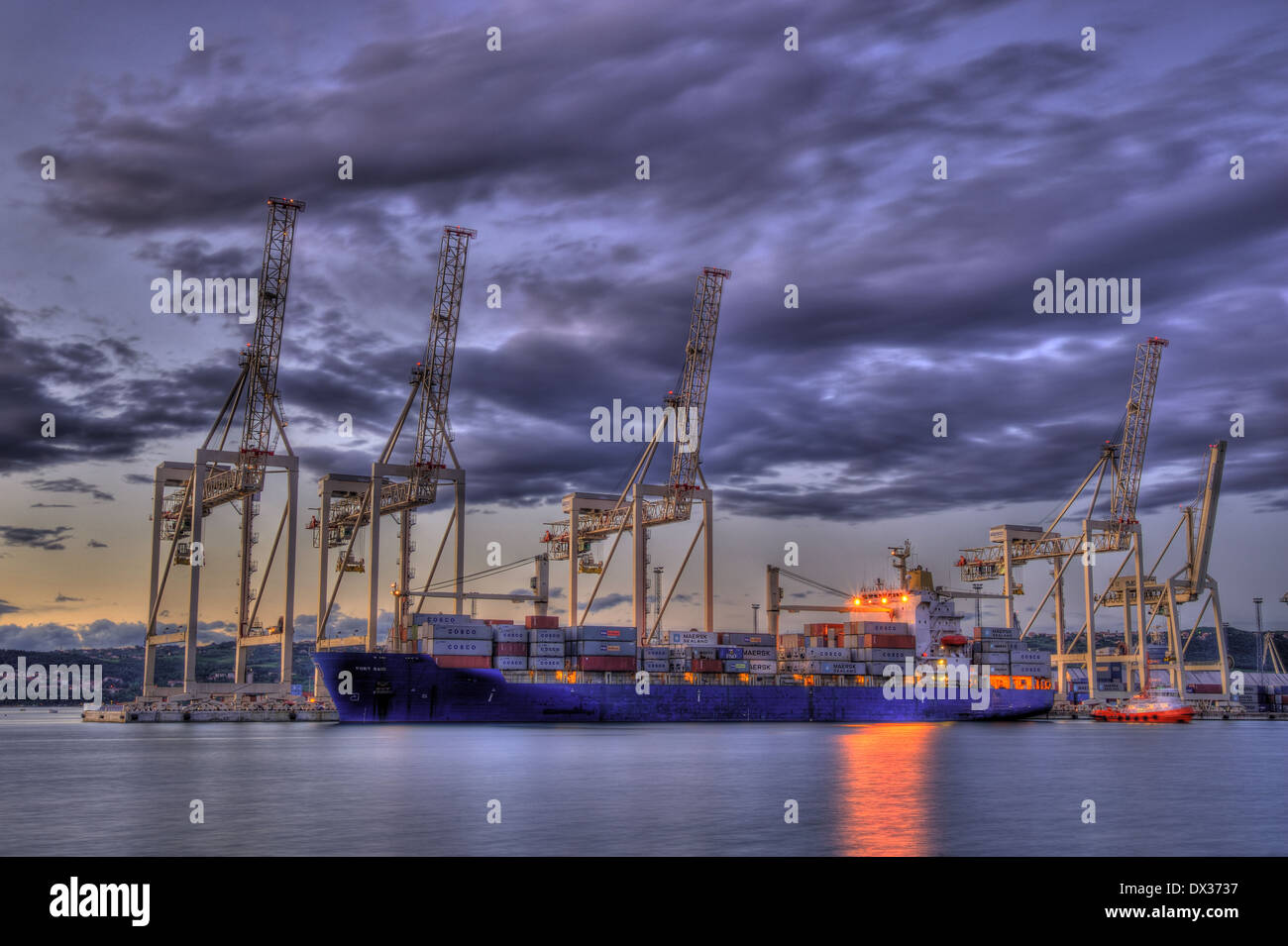 Industrial port europe hi-res stock photography and images - Alamy
