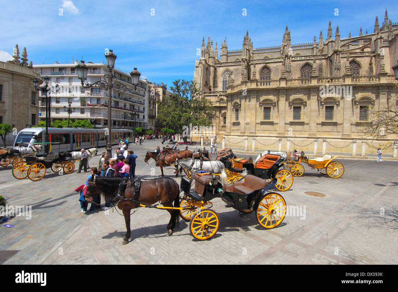 Horse drawn carriage santa hi-res stock photography and images - Alamy
