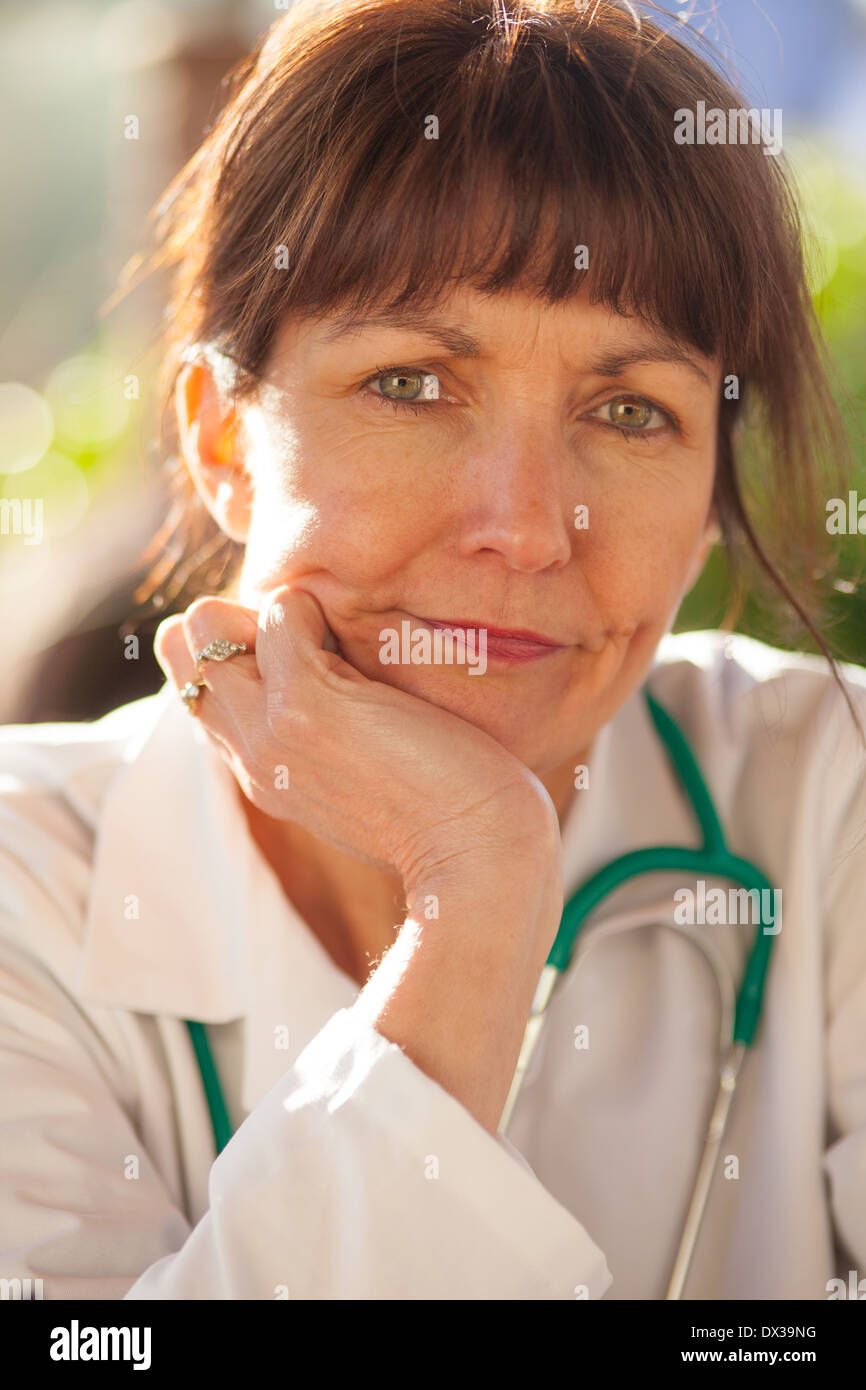 Portraits of an attractive female doctor Stock Photo - Alamy