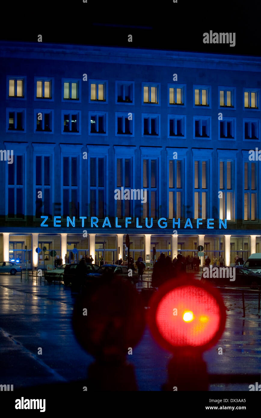 Building goodbye hi-res stock photography and images - Alamy