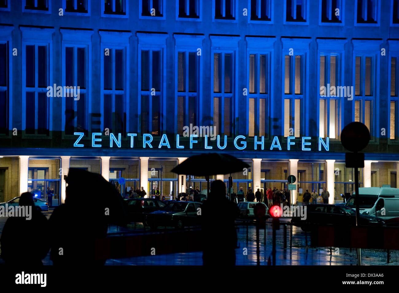 Building goodbye hi-res stock photography and images - Alamy