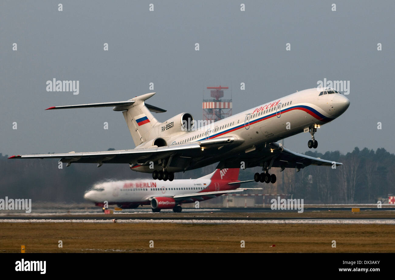 Starting aircrafts hi-res stock photography and images - Alamy