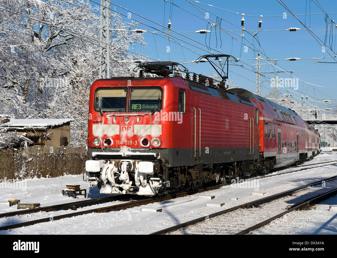 Federal express vehicle hi-res stock photography and images - Alamy