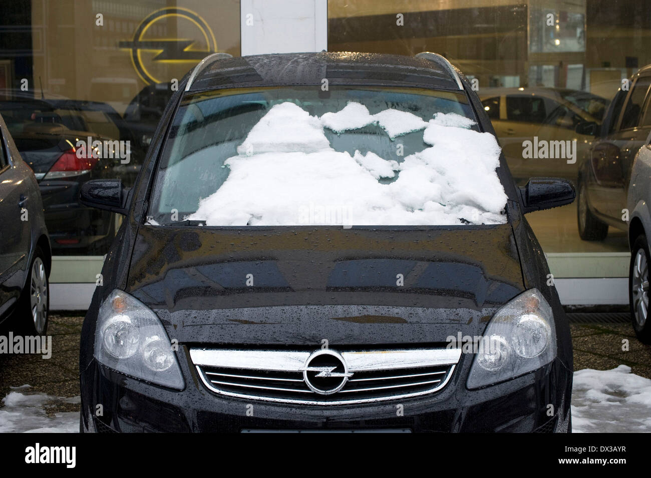 Opel dealer hi-res stock photography and images - Alamy