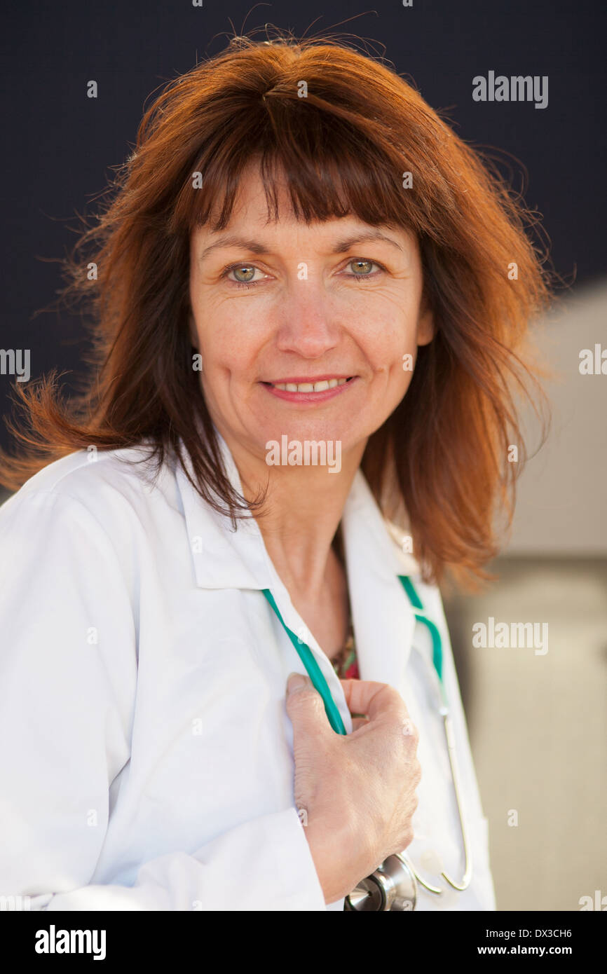 Female general practitioner hi-res stock photography and images - Alamy