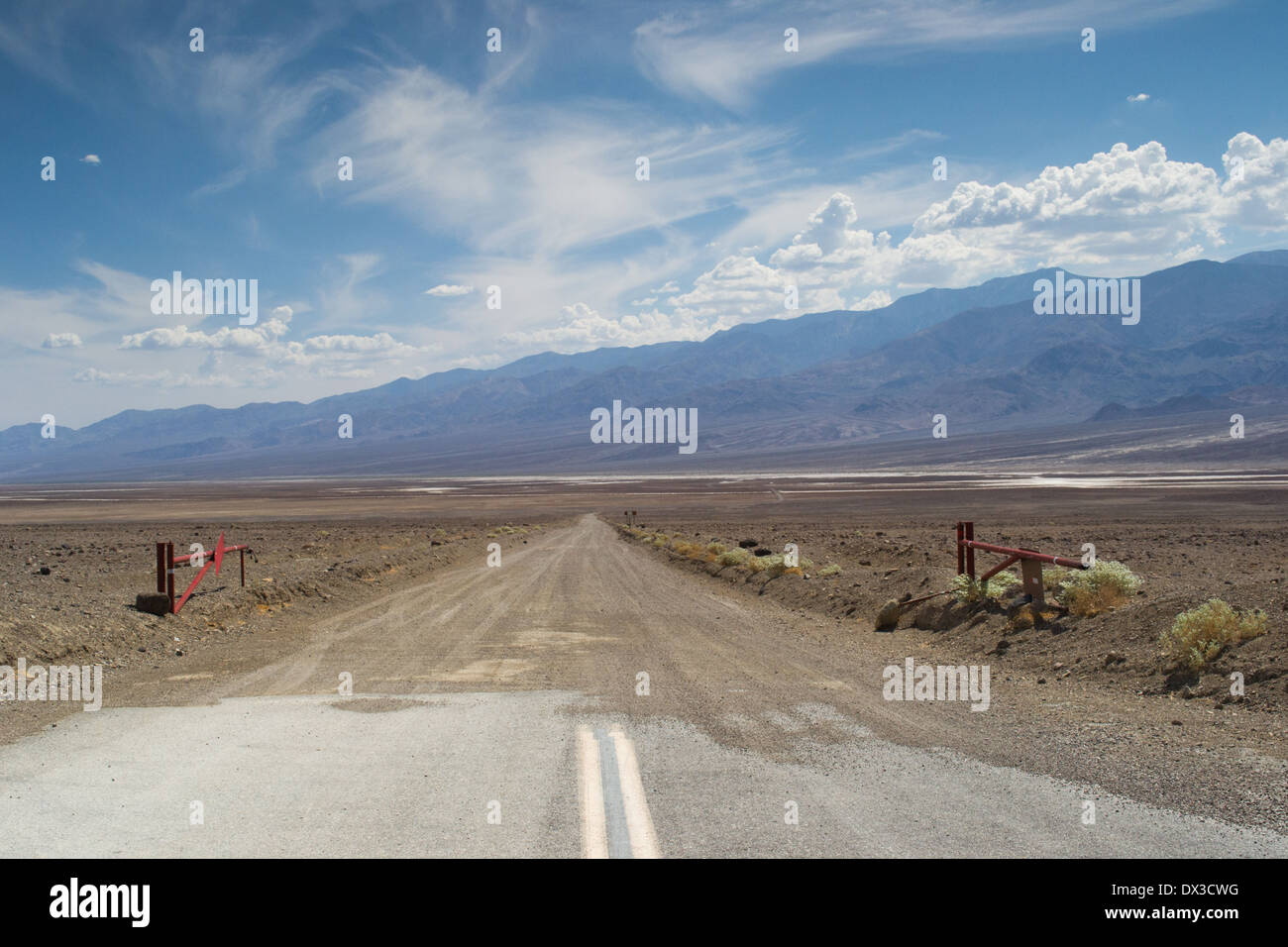 Highway of death desert storm hi-res stock photography and images - Alamy