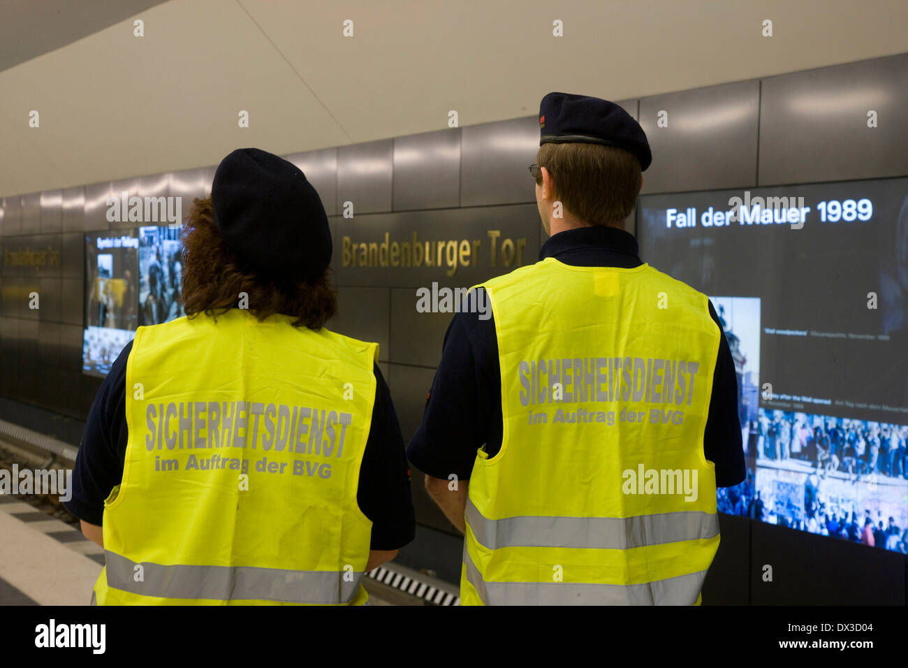 Labor security hi-res stock photography and images - Alamy