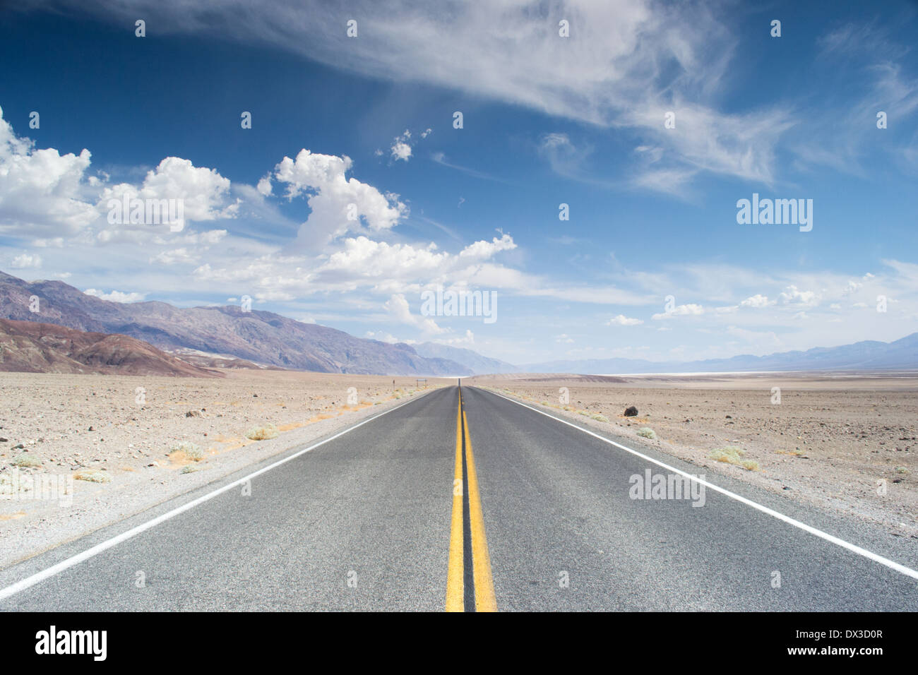 Highway of death desert storm hi-res stock photography and images - Alamy