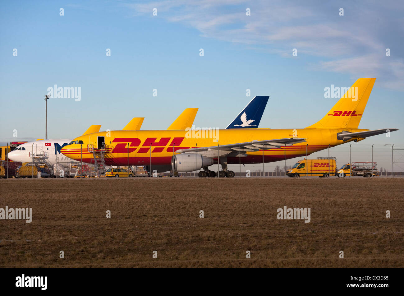 Cargo jets hi-res stock photography and images - Alamy