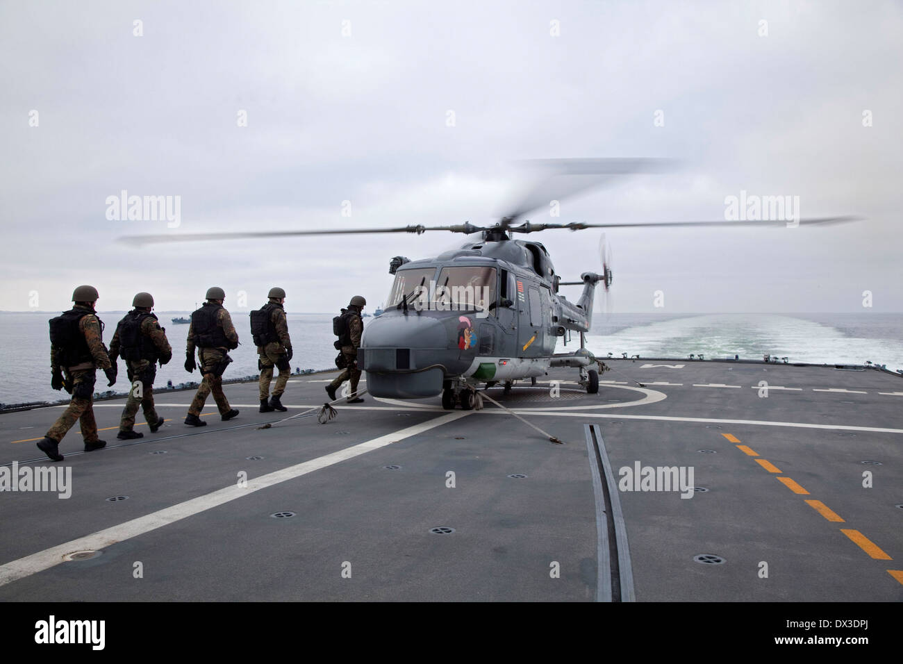 Helicopter board hi-res stock photography and images - Alamy
