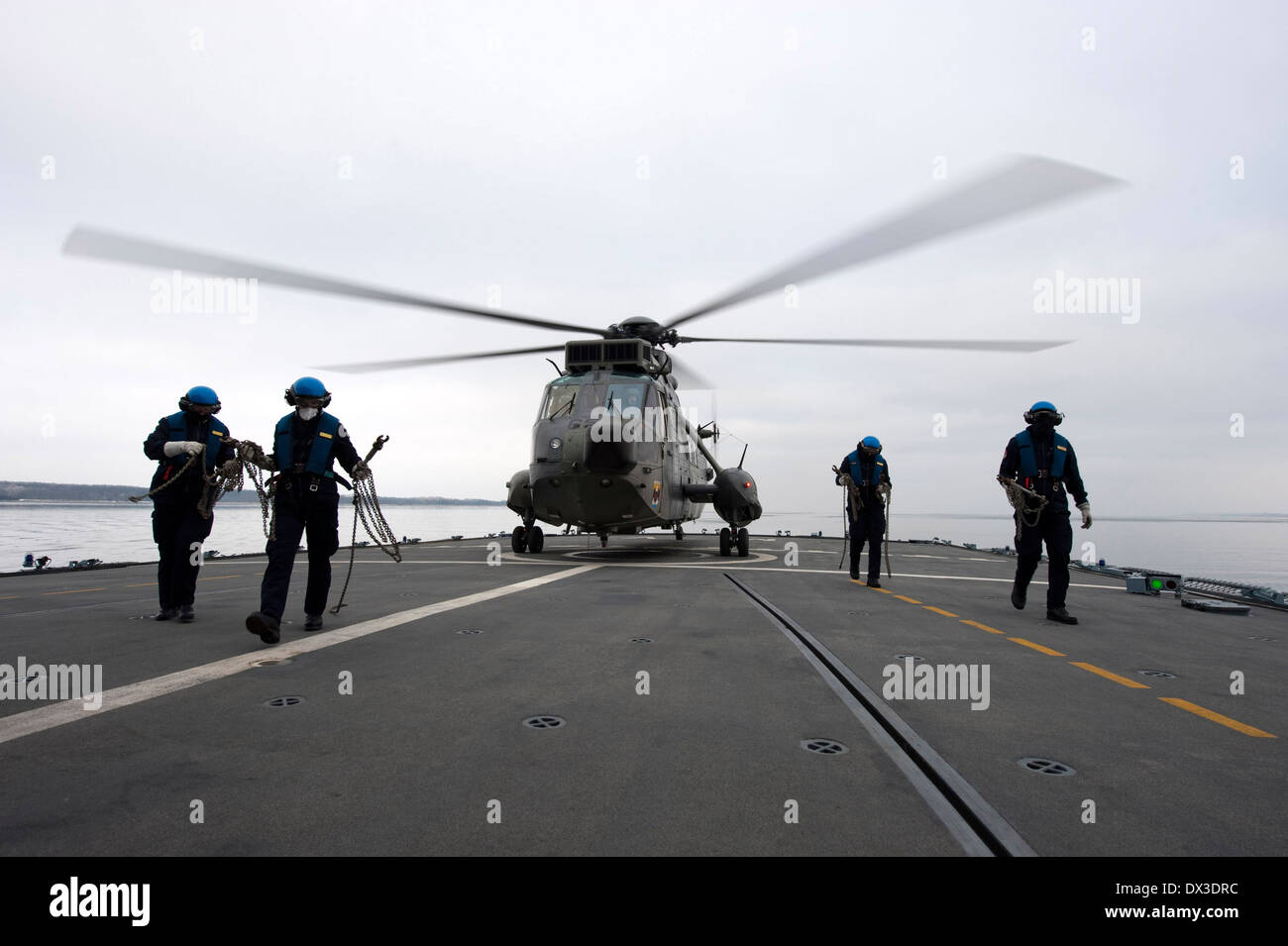 Helicopter board hi-res stock photography and images - Alamy