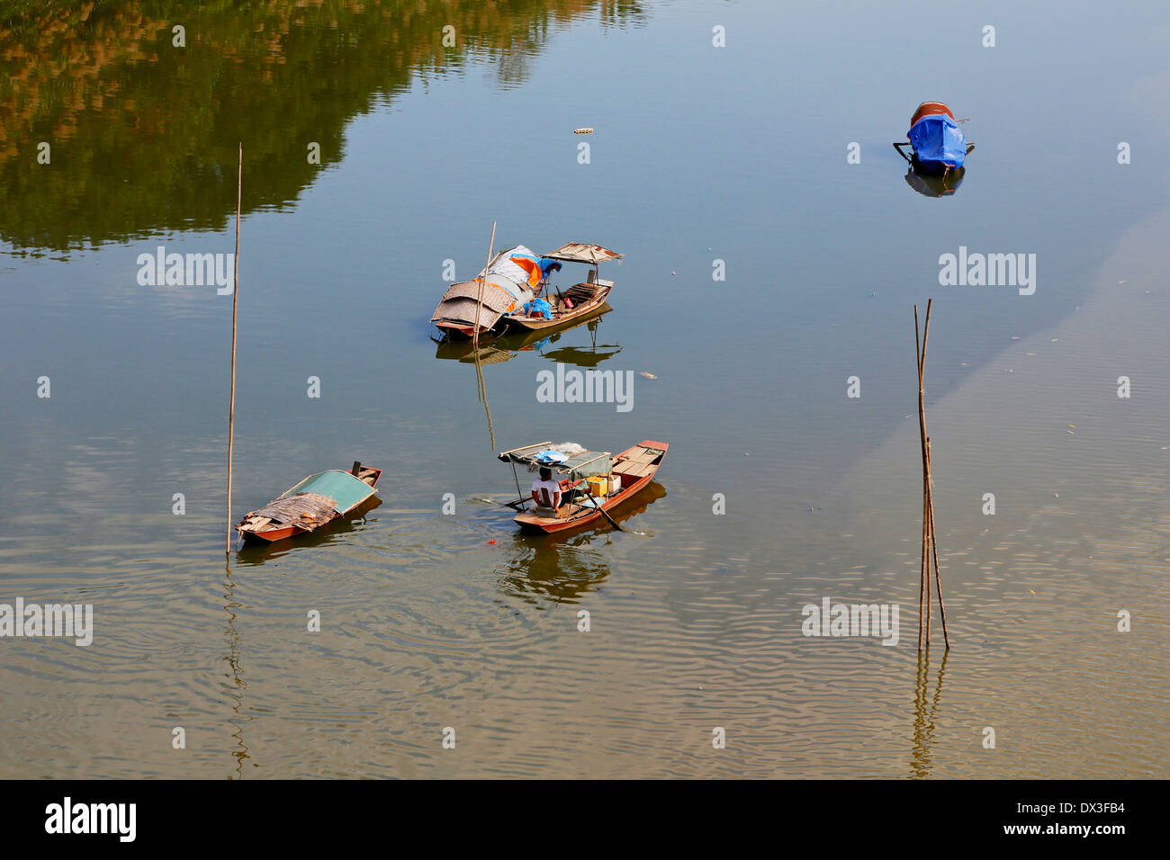 Sampans hi-res stock photography and images - Alamy