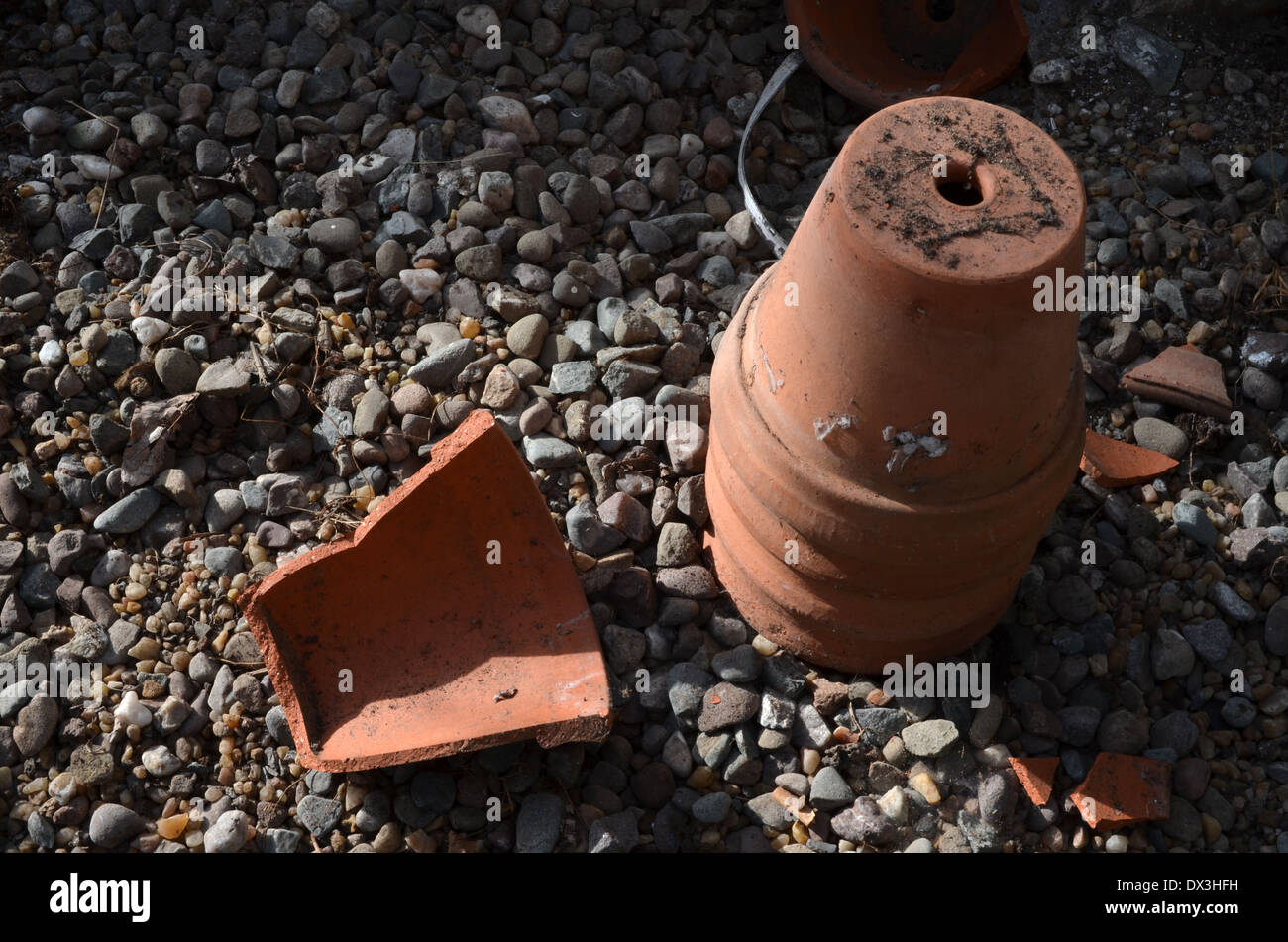 Broken flower pot Stock Photo - Alamy