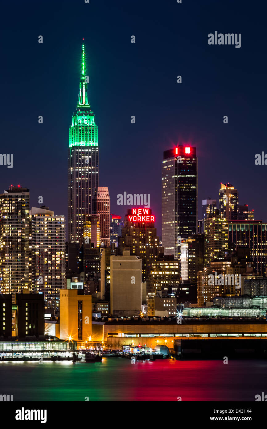 New york skyline at night vertical hi-res stock photography and images ...