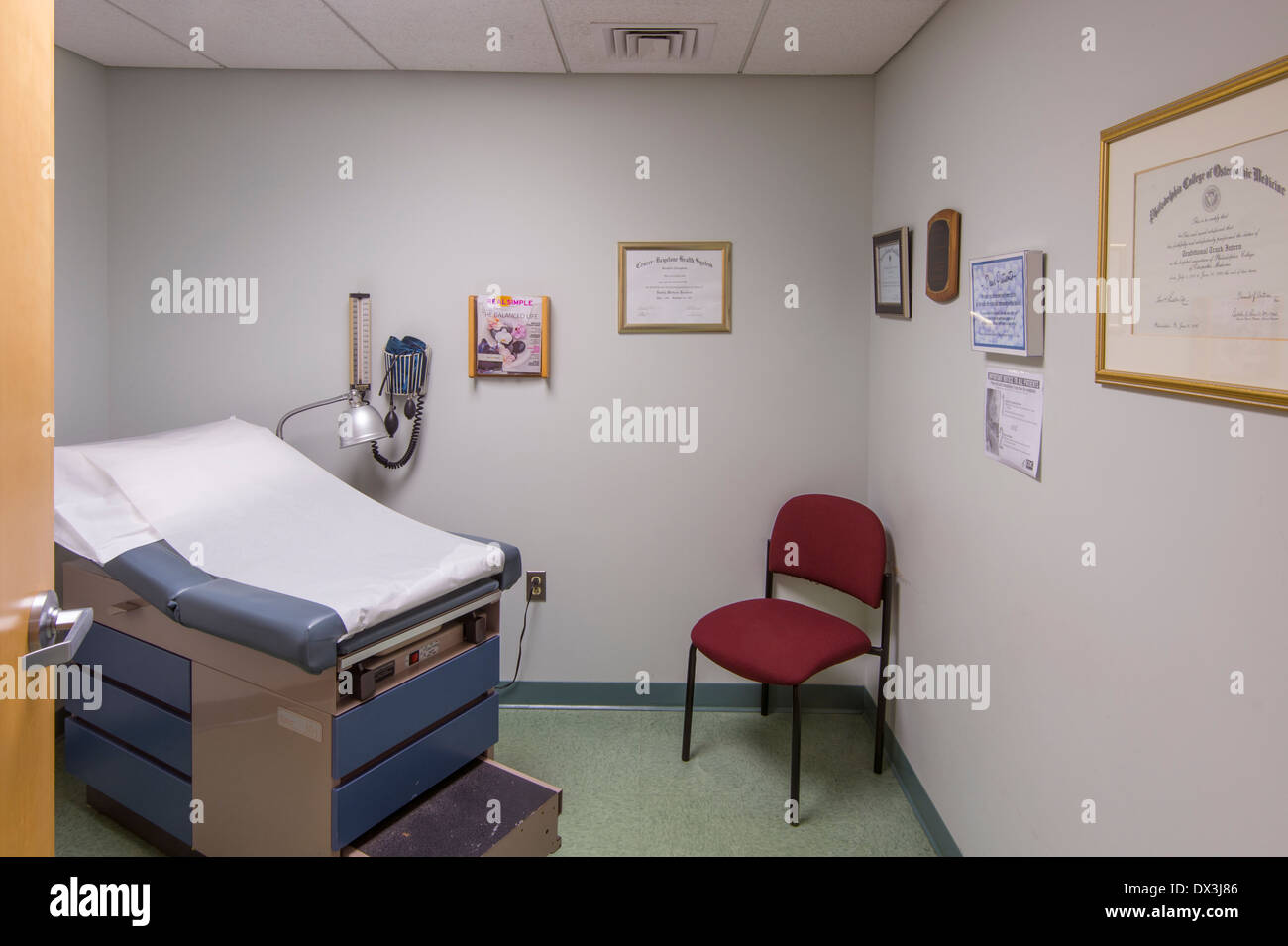 A Doctors Office Exam Room Empty Nobody Stock Photo - Alamy