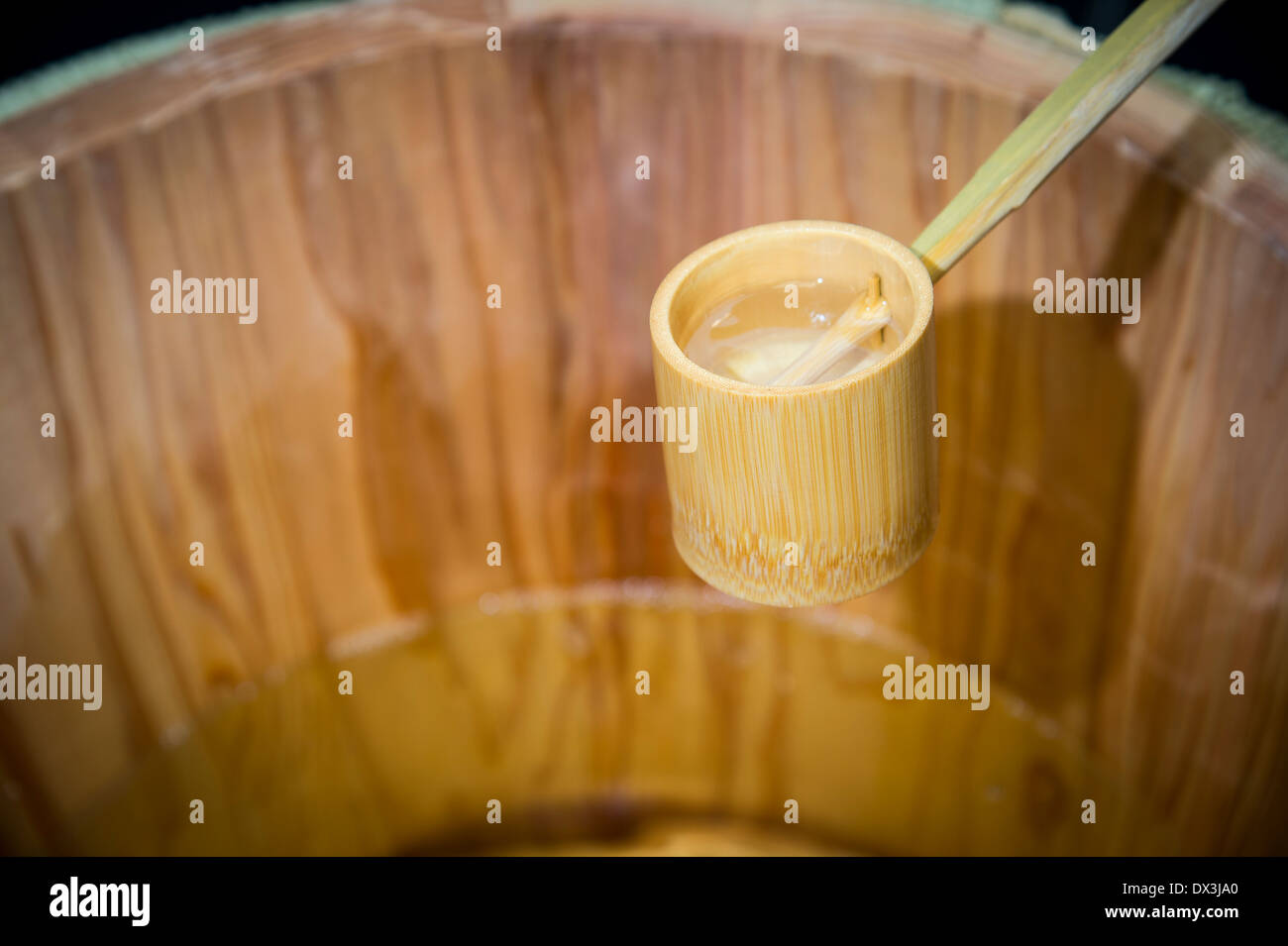 Taru sake cask hishaku wooden ladle hi-res stock photography and images ...