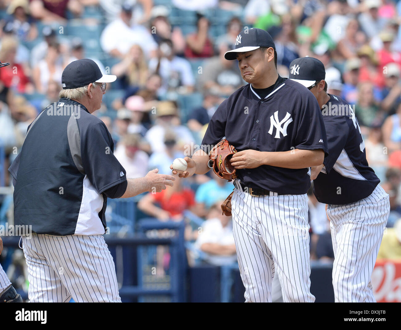 Pitching coach larry rothschild hi-res stock photography and images - Alamy