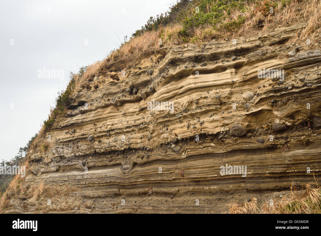 Depositional Structures in Suwolbong volcaniclastic deposits in Jeju ...