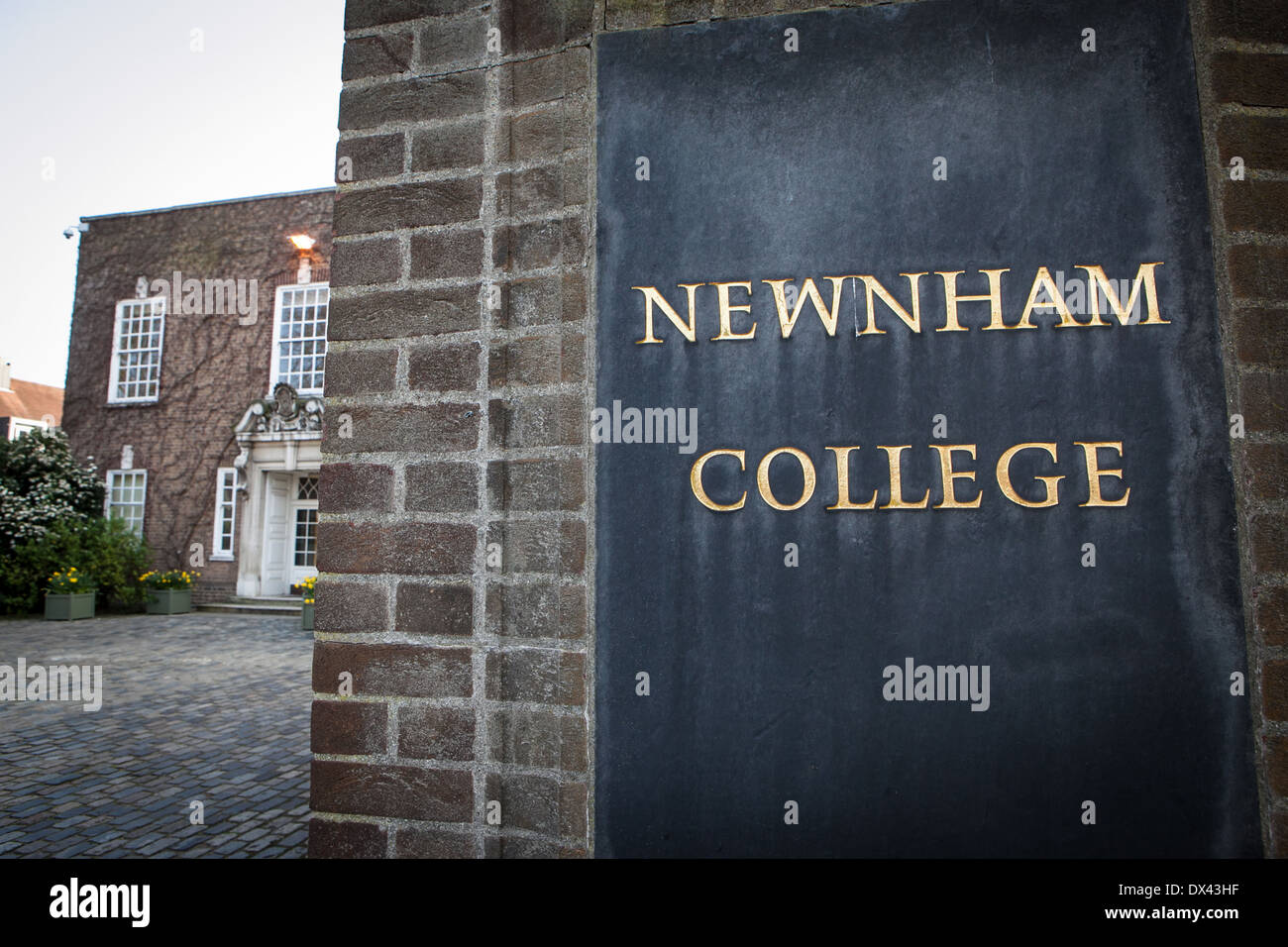 Newnham college cambridge hi-res stock photography and images - Alamy
