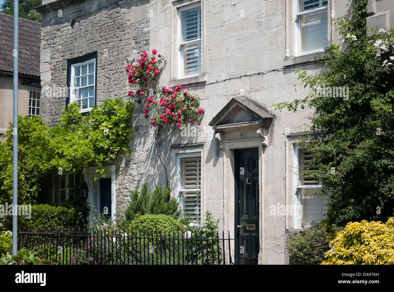 Climbing rose house hi-res stock photography and images - Alamy