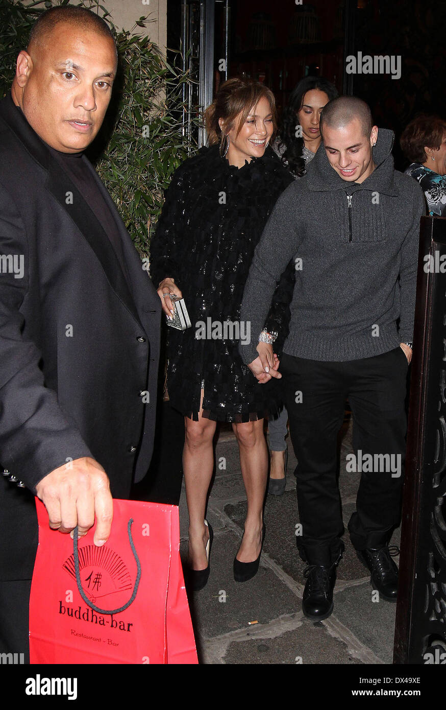 Jennifer Lopez and Casper Smart head back to their hotel after ...