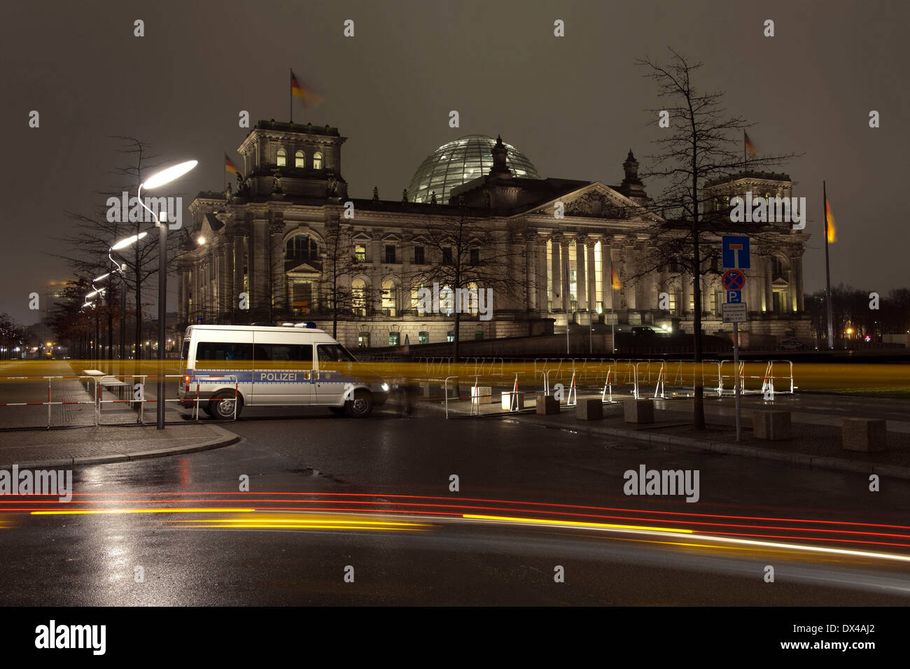 Safety measures after terror warning Stock Photo - Alamy