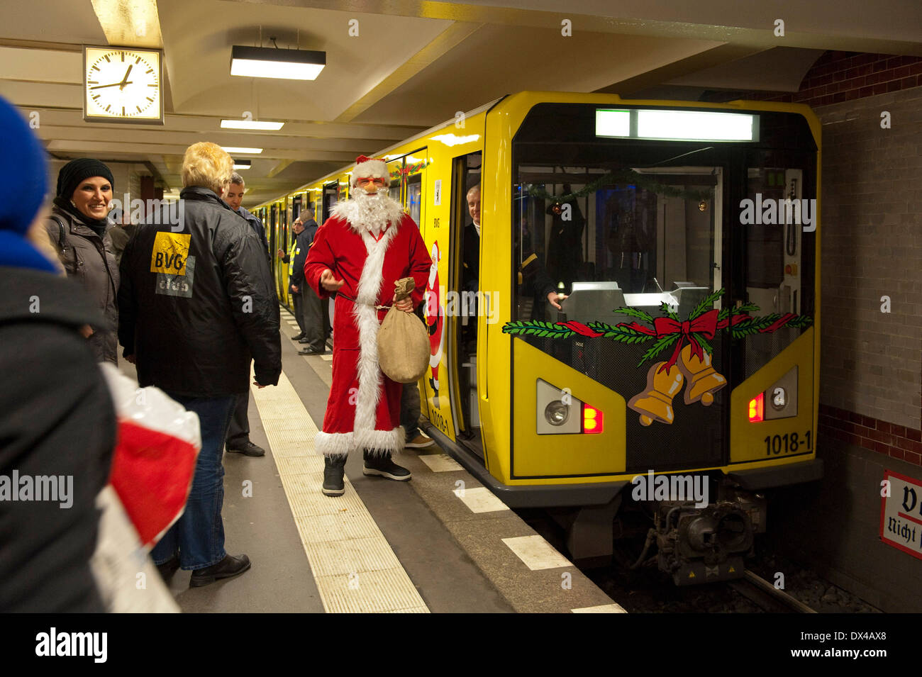 Bvg train hi-res stock photography and images - Alamy