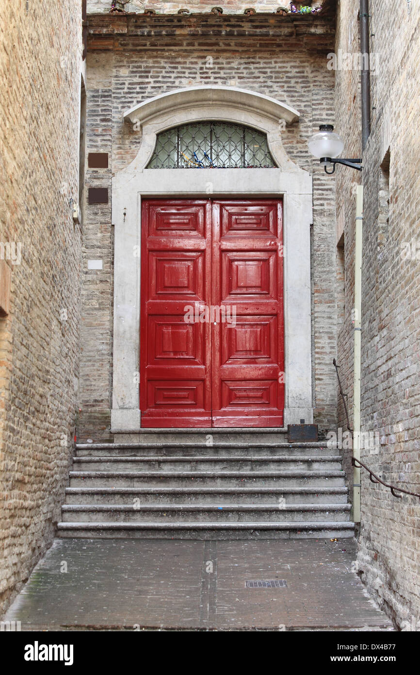 Medieval red frame house hi-res stock photography and images - Alamy