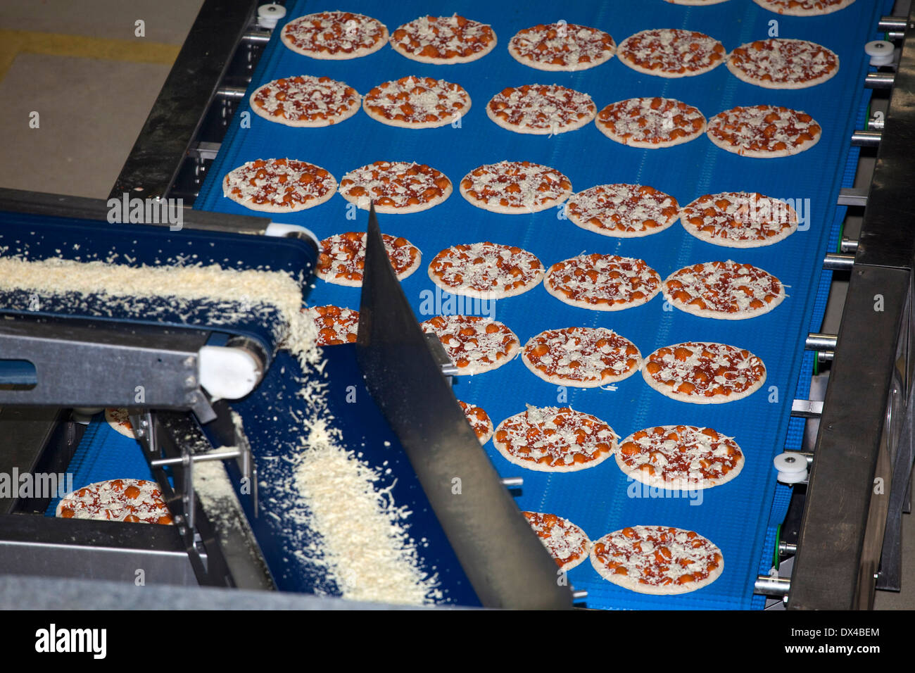 Automatic pizza hi-res stock photography and images - Alamy