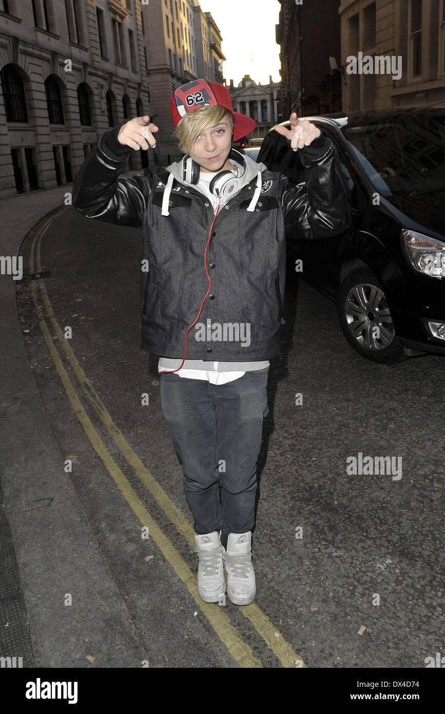 MK1 Charlotte Rundle X Factor contestents arriving back at the hotel ...