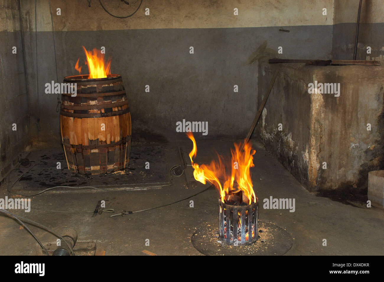 Burning toasting barrel fire cooperage hi-res stock photography and ...
