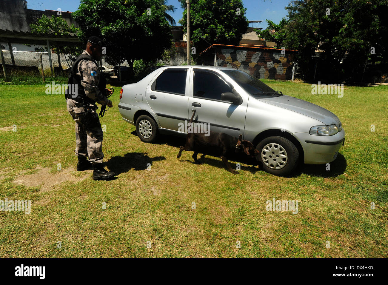 Rio police dog hi-res stock photography and images - Alamy