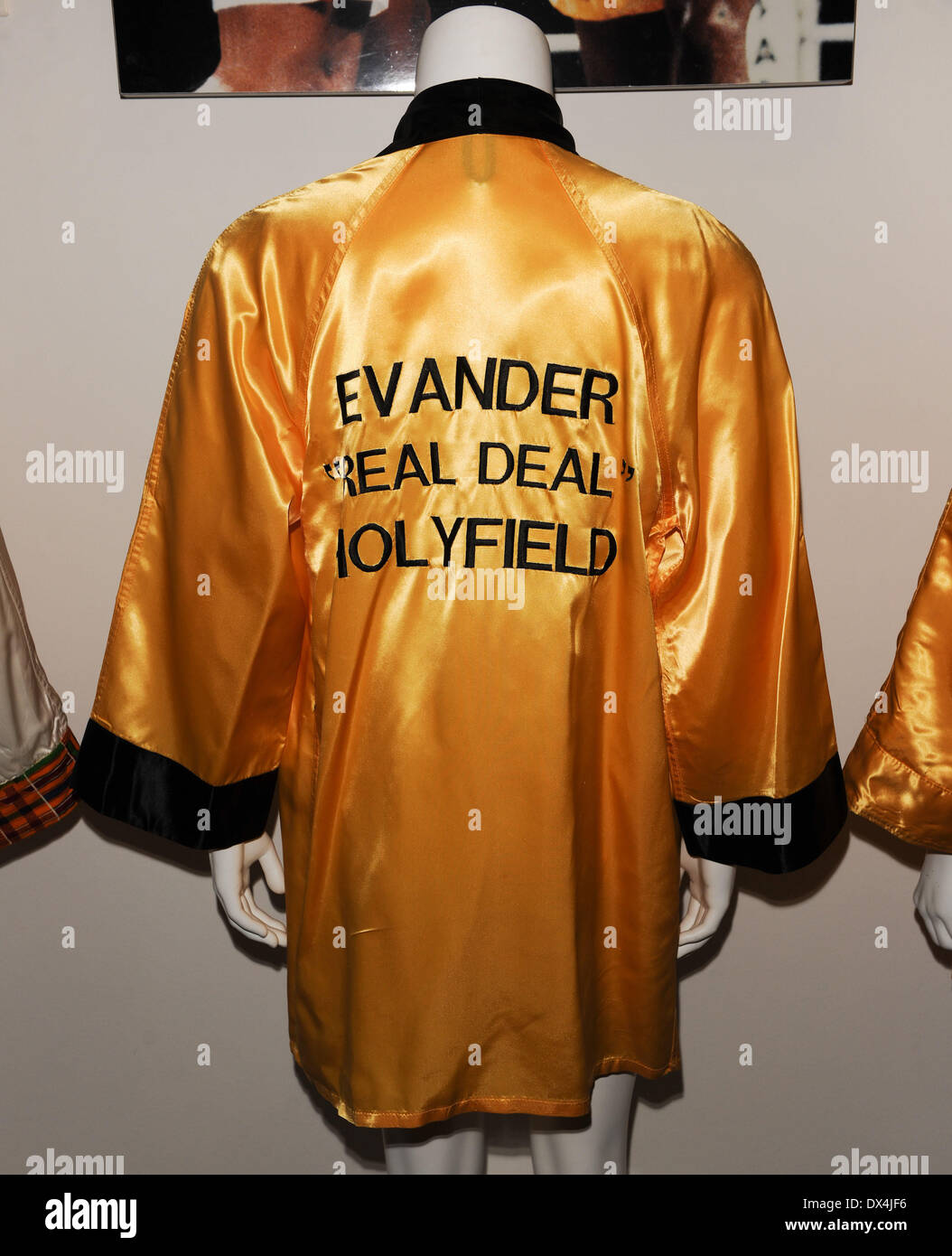 Atmosphere Evander Holyfield's official 50th birthday celebration and ...