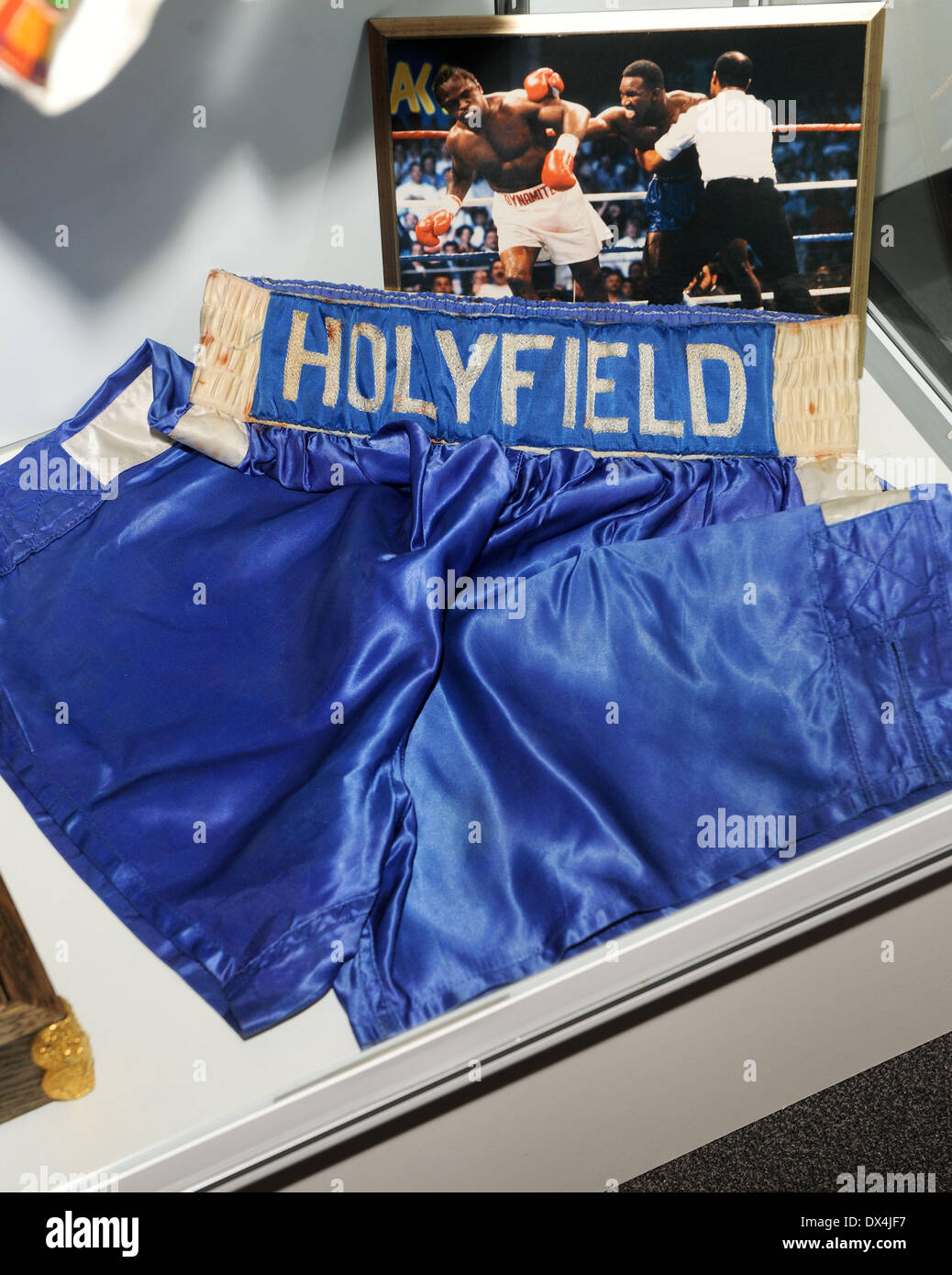 Atmosphere Evander Holyfield's official 50th birthday celebration and ...