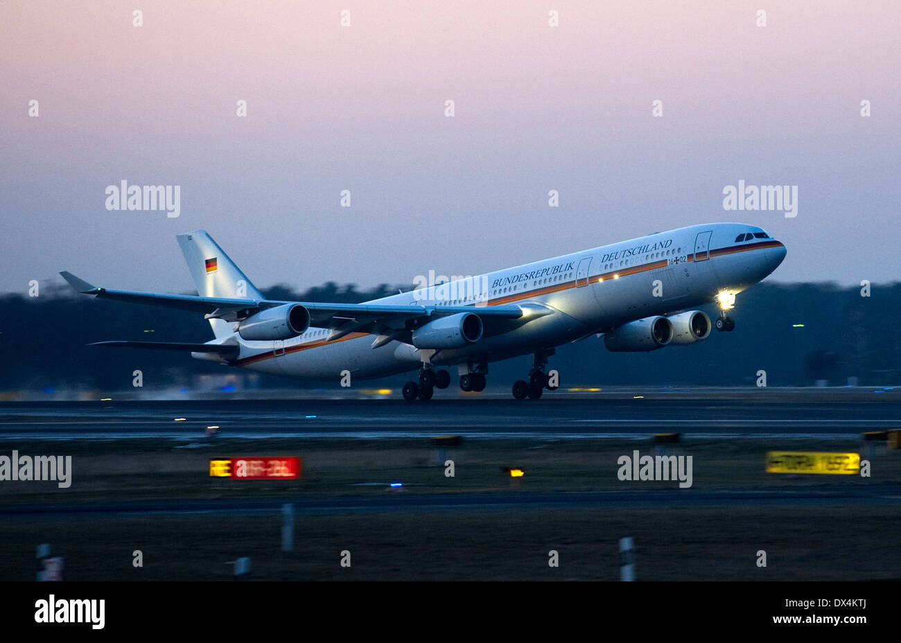 A340 starting hi-res stock photography and images - Alamy