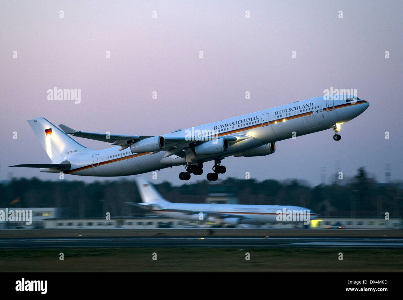 Luftwaffe airbus a340 hi-res stock photography and images - Alamy