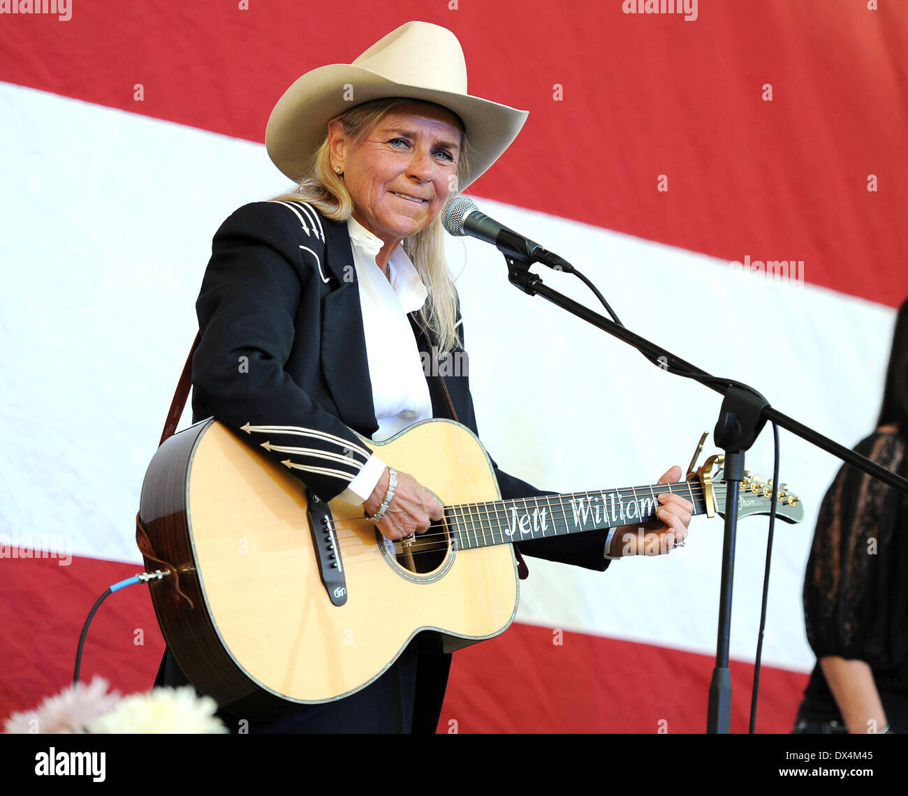 Jett Williams performs at a campaign rally in support of Mitt Romney at ...