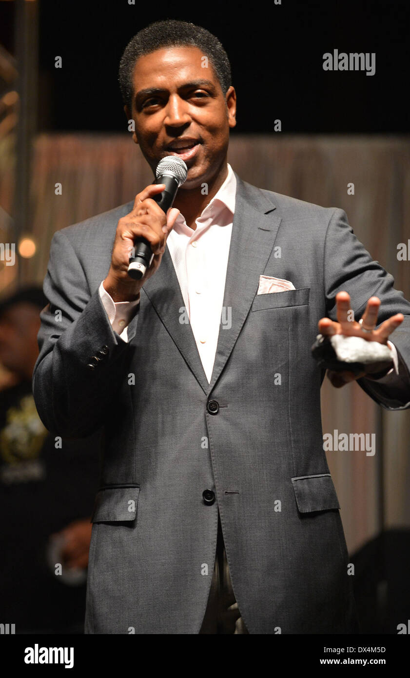 Calvin Hughes The Art of Transformation with En Vogue at the Opa-locka ...