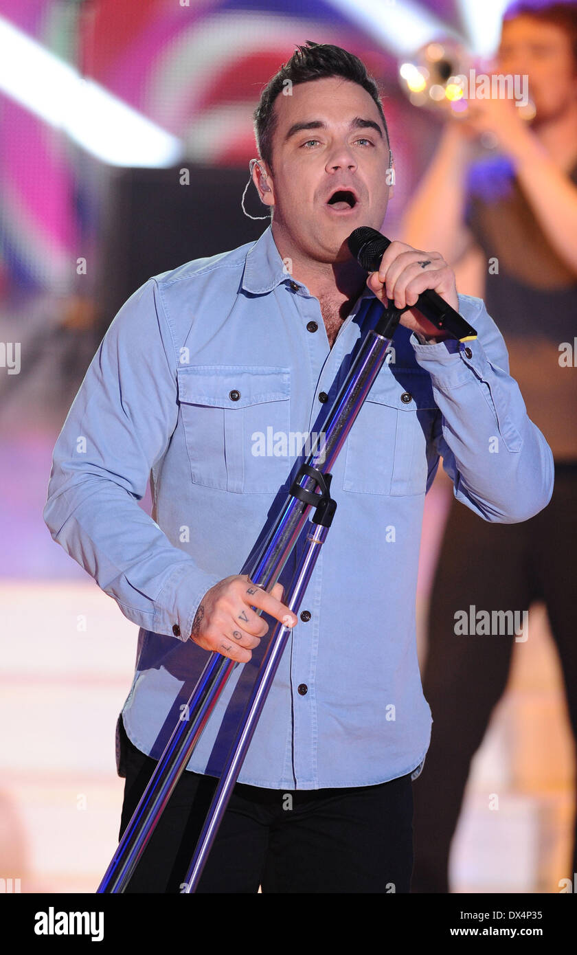 Robbie Williams performing on the television show 'Champs-Elysees ...