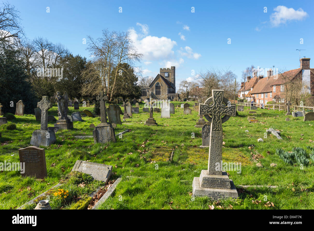 Graveyard at St Peter and St Paul Church Headcorn Kent Stock Photo - Alamy