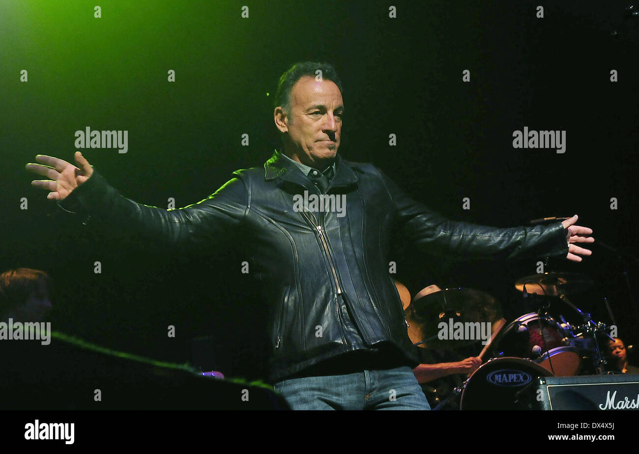 Springsteen 2012 hi-res stock photography and images - Alamy