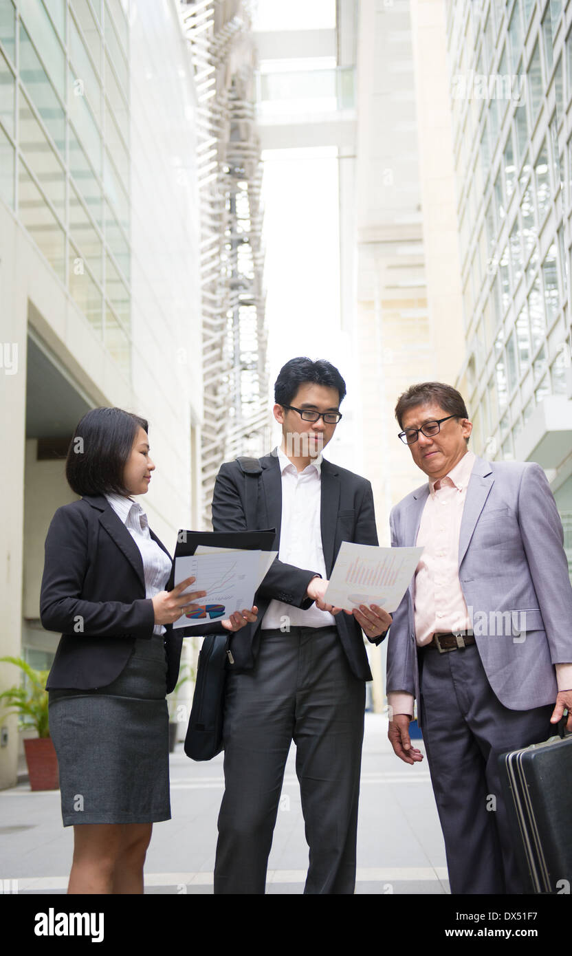 Professional reporting hi-res stock photography and images - Alamy