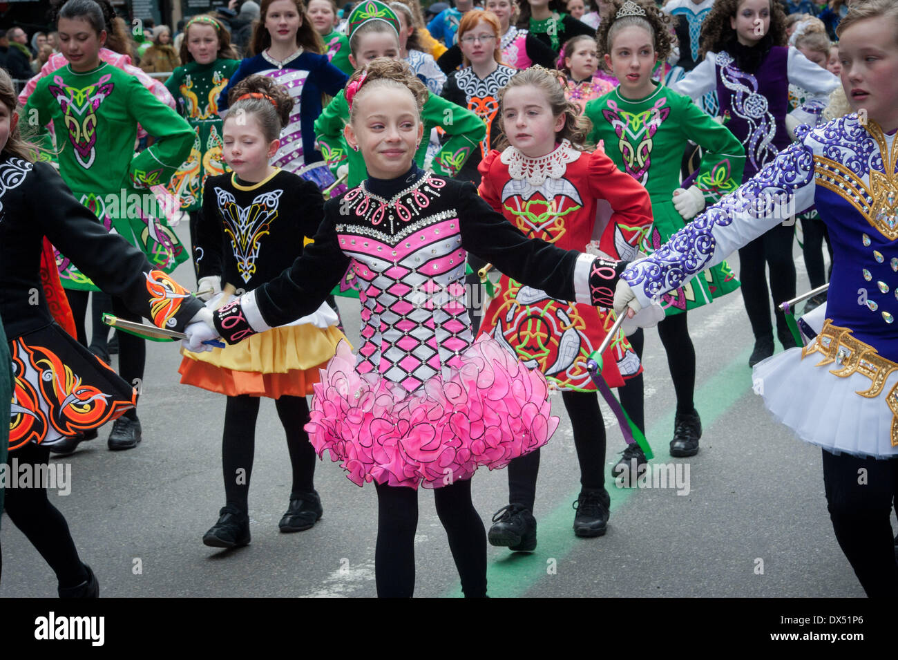 Irish step dancers hi-res stock photography and images - Alamy