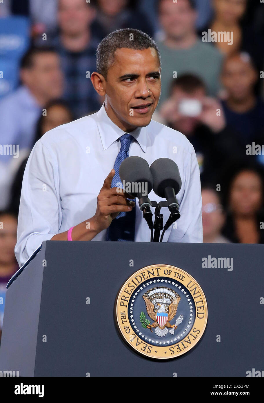 US President Barack Obama delivers a speech at the 'America Forward ...