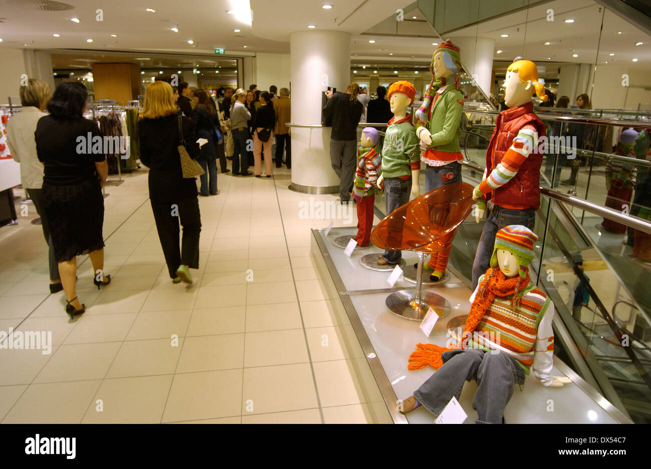 Ka de we department store hi-res stock photography and images - Alamy