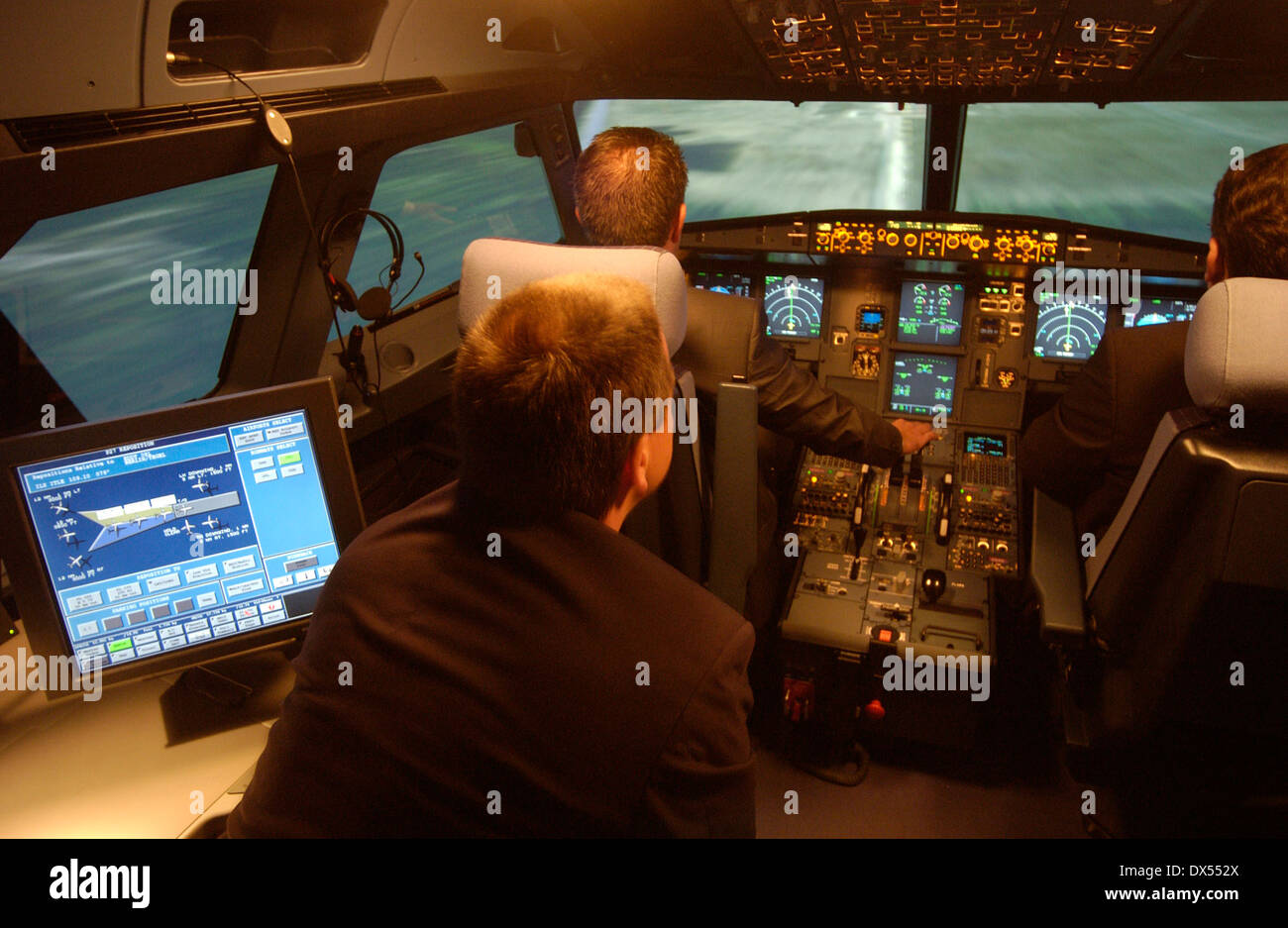 Simulator passenger aircraft cockpit hi-res stock photography and ...