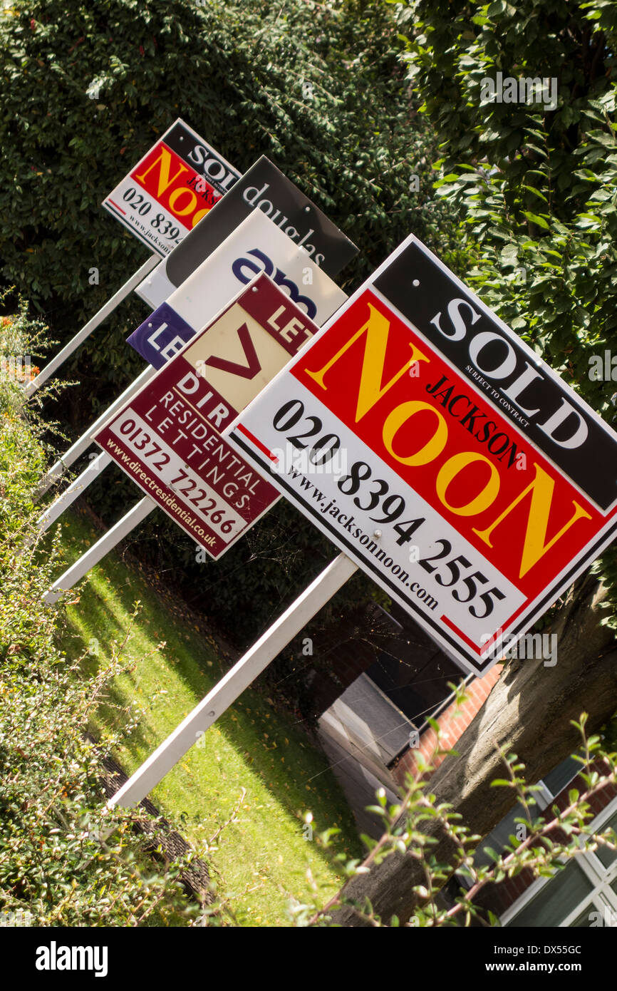 Estate agent boards hi-res stock photography and images - Alamy