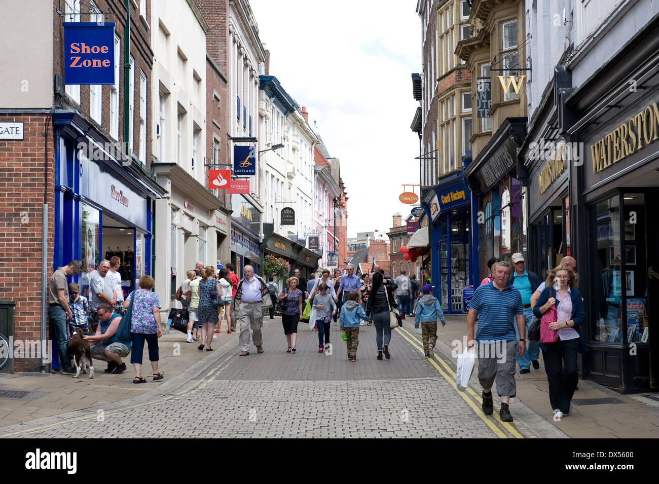 Shoppers city centre hi-res stock photography and images - Alamy
