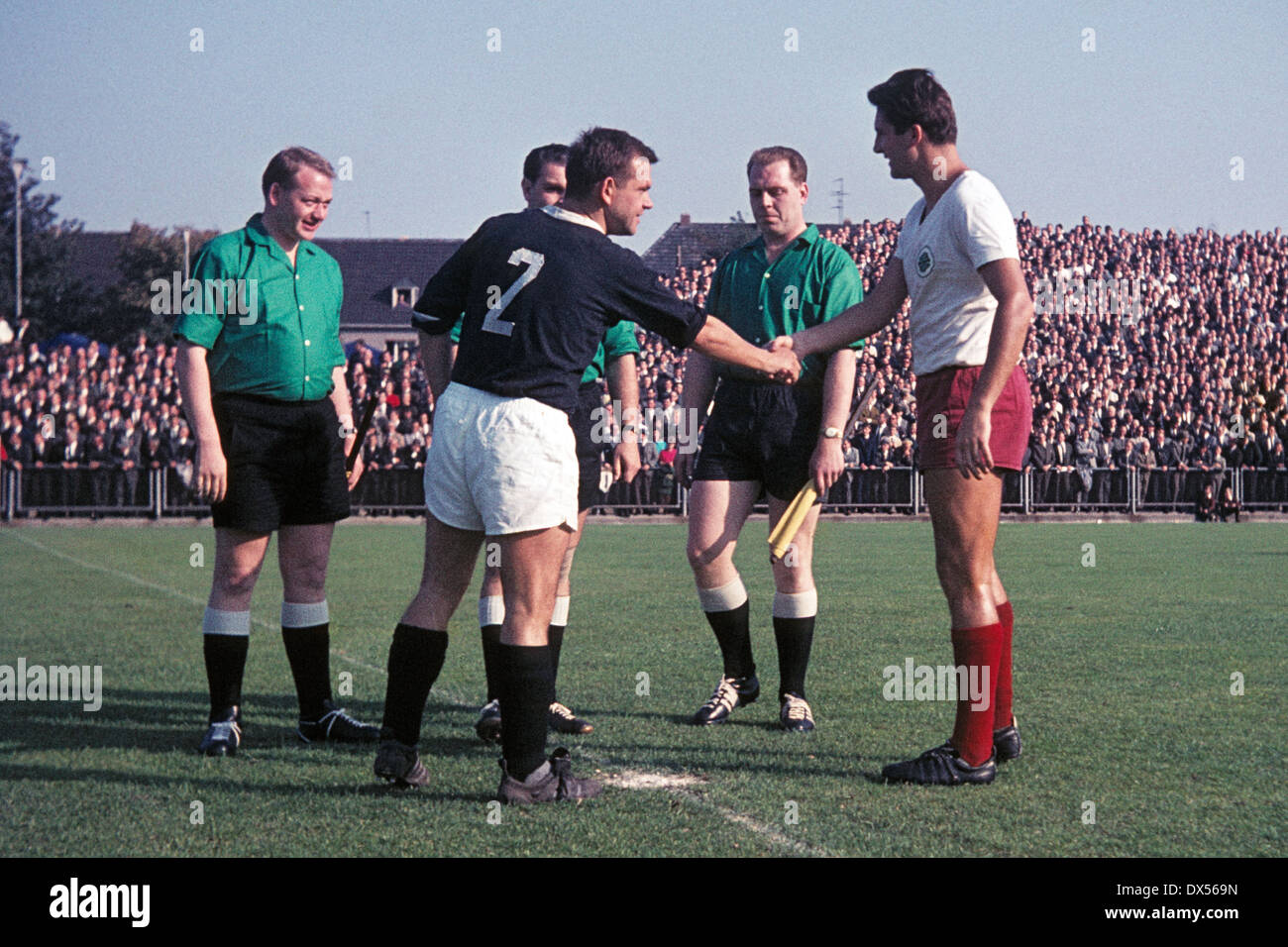 Football team 1960s hi-res stock photography and images - Alamy